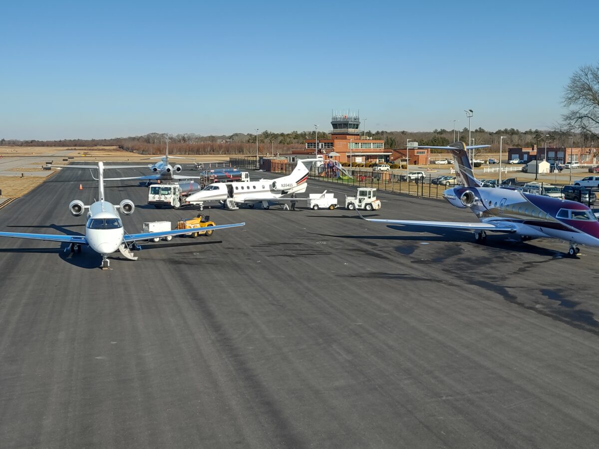 Line Service | Colonial AirColonial Air